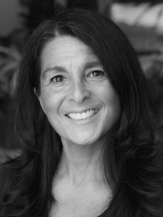 STEPHANI - ArtistrySalon